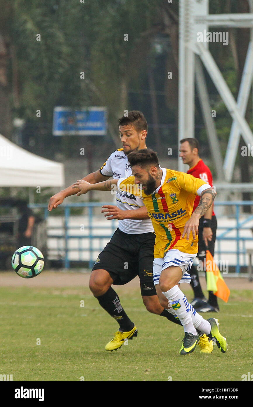 SANTO ANDRÉ, SP - 16.02.2017: SANTO ANDRÉ X CRICIÚMA - The player ...