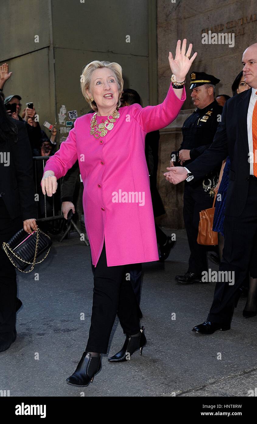 Oscar de la renta forever stamp first day of issue stamp dedication ...