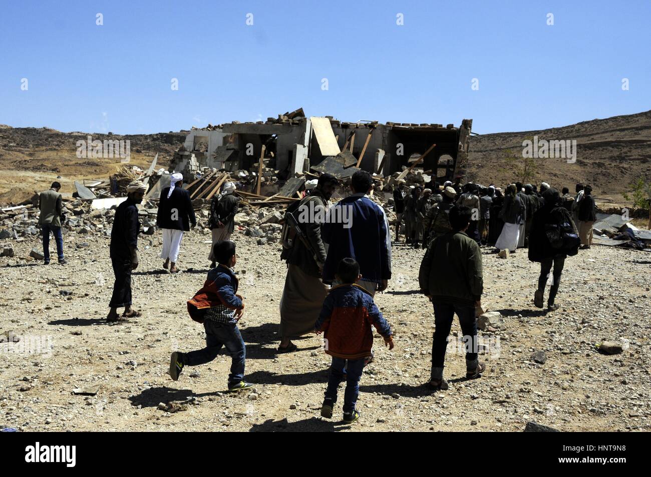 Sanaa, Yemen. 16th Feb, 2017. People walk toward a funeral house that ...