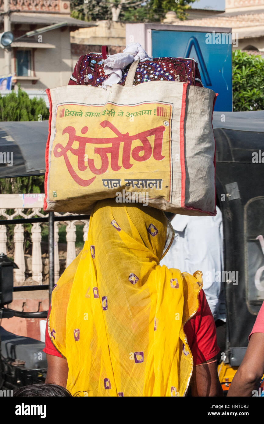 Indian woman carrying luggage on hi-res stock photography and images ...