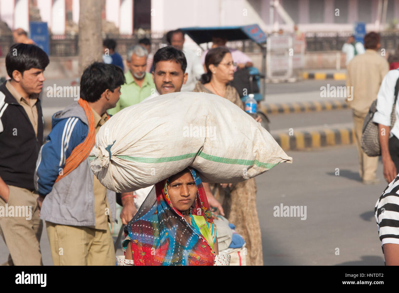 Carrying luggage india hi-res stock photography and images - Alamy