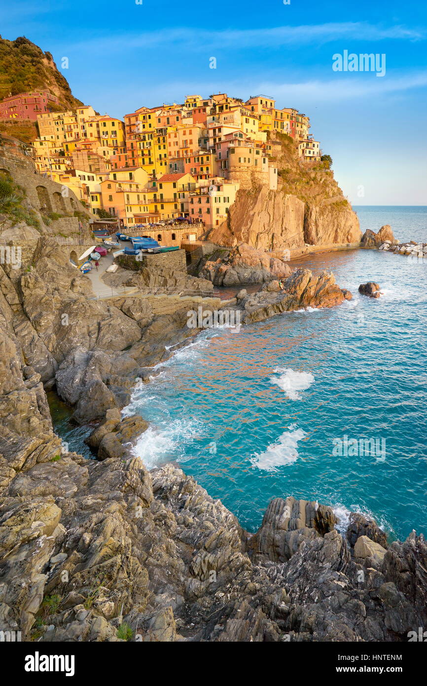 Manarola at sunset time, Cinque Terre, Liguria, Italy Stock Photo - Alamy
