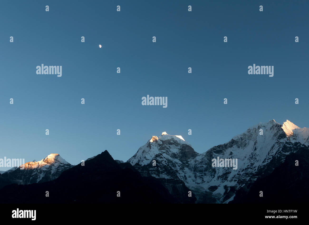 Night sagarmatha national park nepal hi-res stock photography and ...