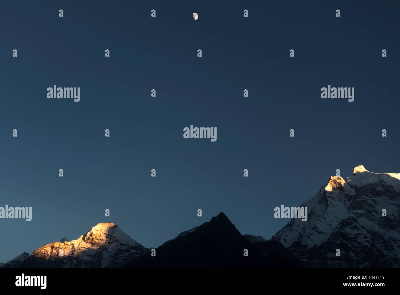 Night sagarmatha national park nepal hi-res stock photography and ...
