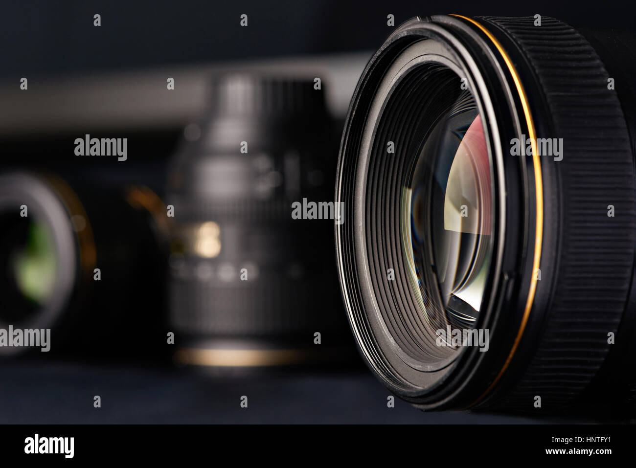 Photo lens side view on blurred object background Stock Photo - Alamy
