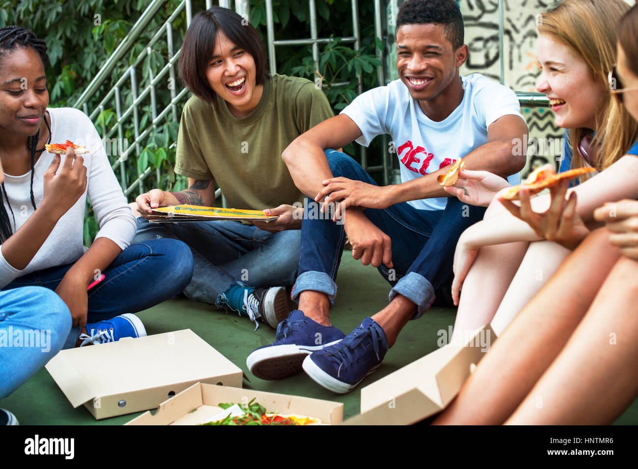 Students pizza teenagers hi-res stock photography and images - Alamy