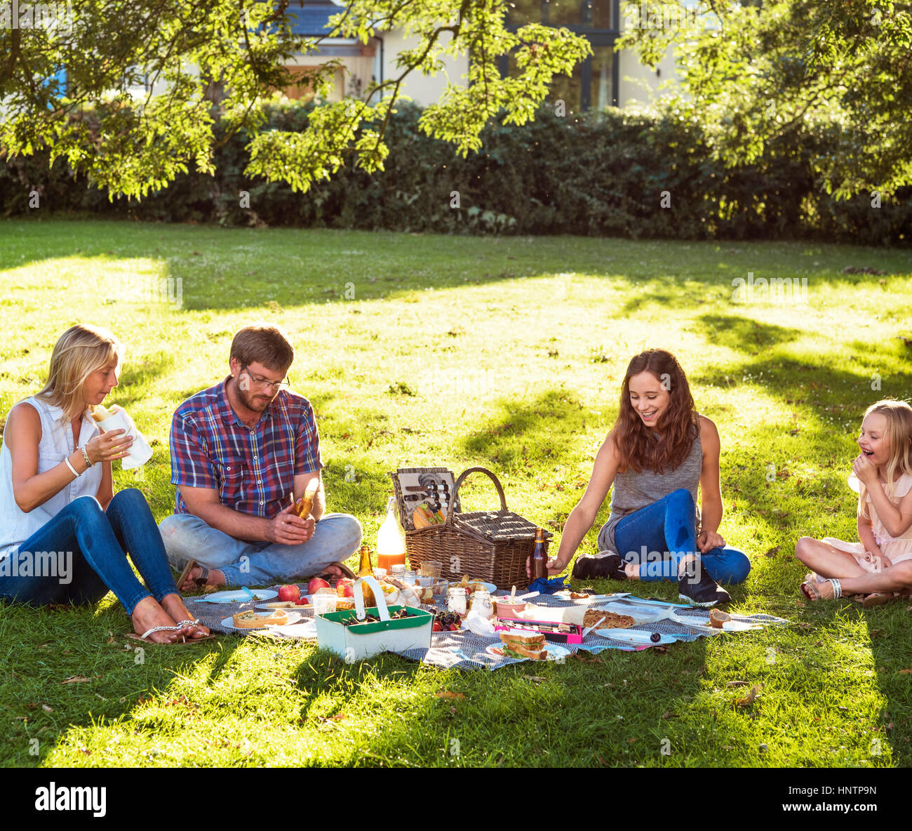 Family picnic outdoors hi-res stock photography and images - Alamy