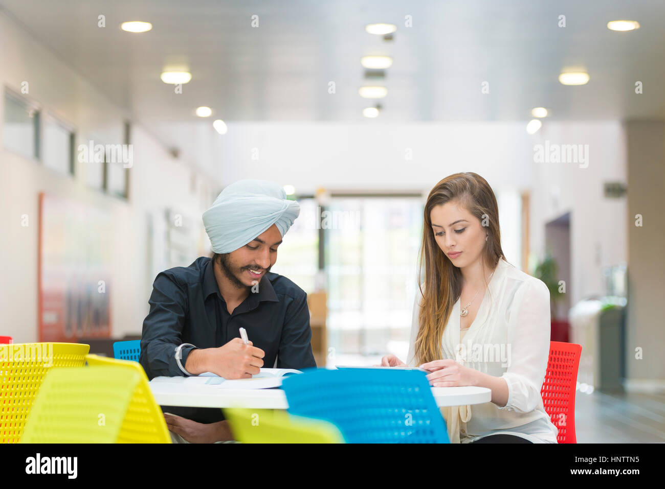 Diverse college students working hi-res stock photography and images ...