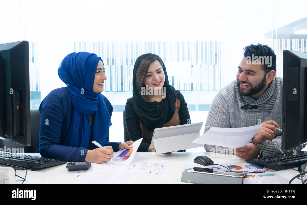 Muslim students university hi-res stock photography and images - Alamy