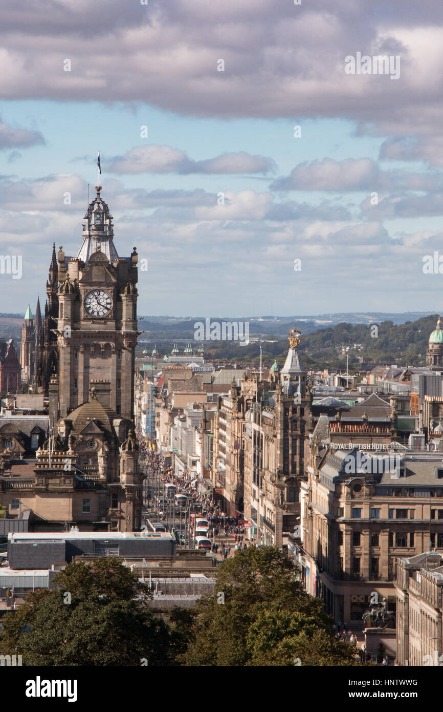 Edinburgh iconic shopping hi-res stock photography and images - Alamy