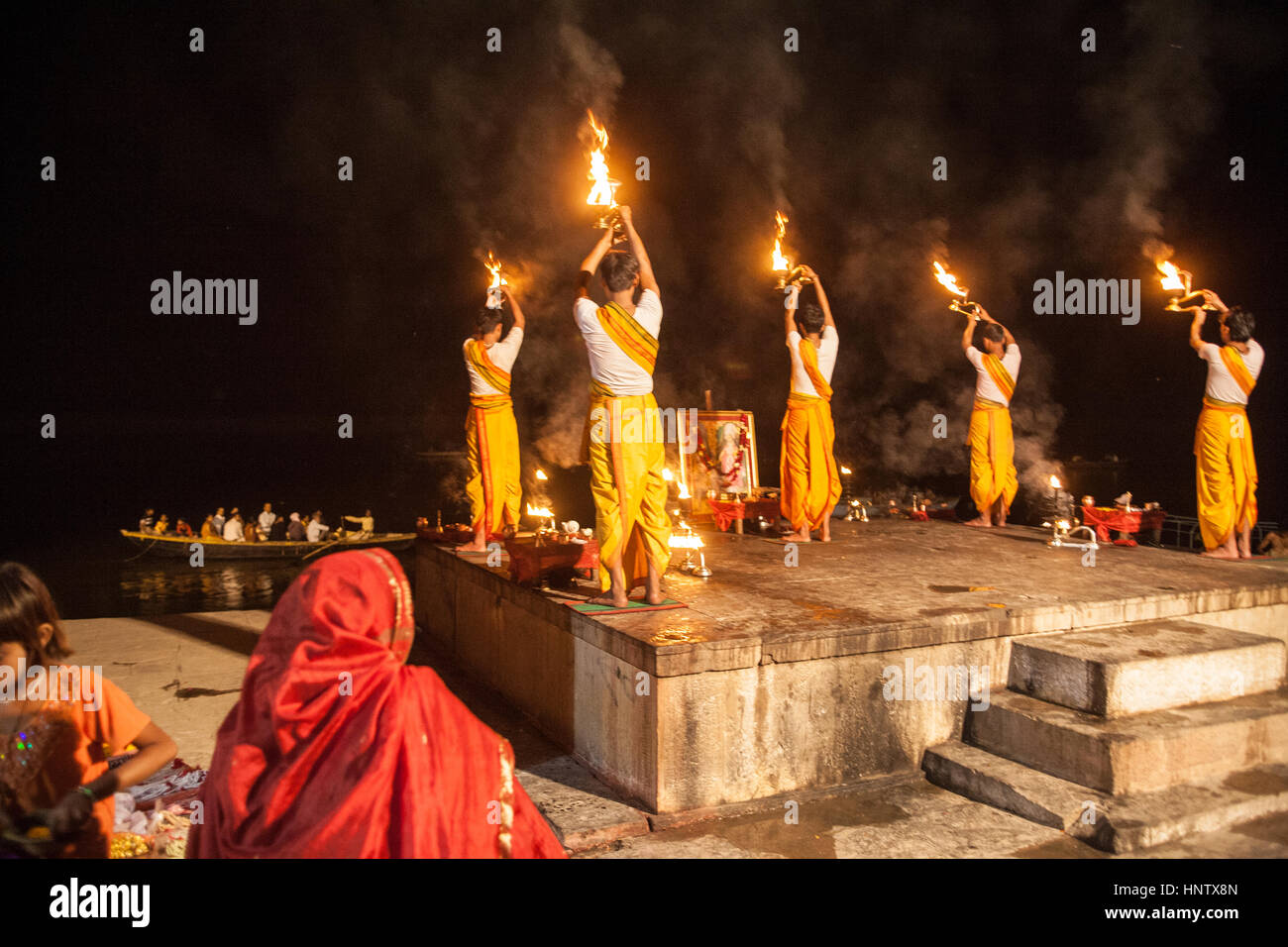 Hindu service hi-res stock photography and images - Alamy