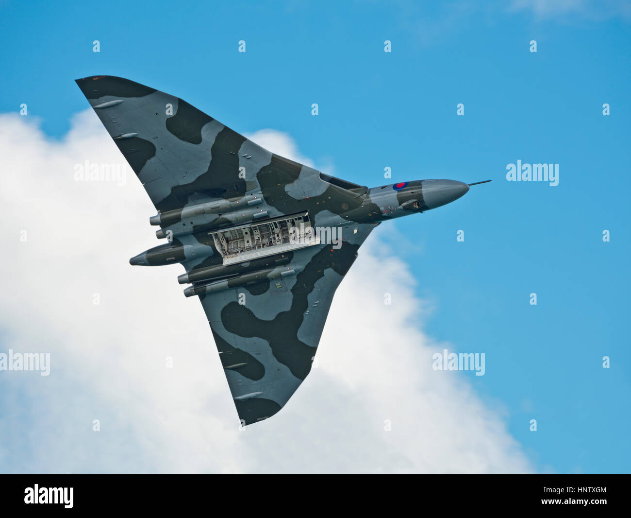 Avro vulcan raf camouflage hi-res stock photography and images - Alamy