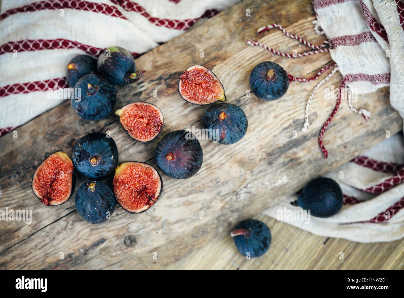 Sliced figs on wooden log Stock Photo - Alamy