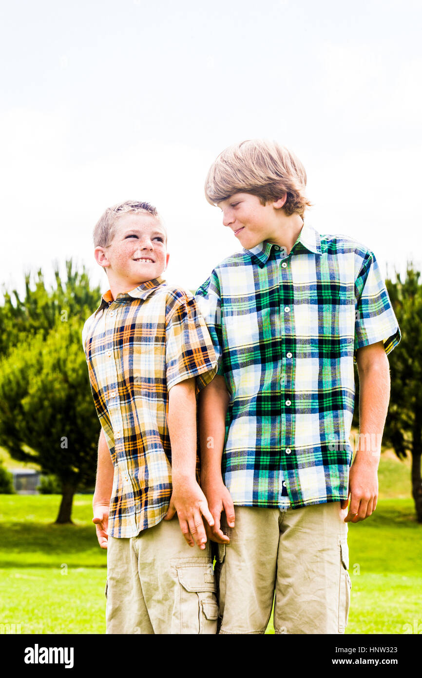 Portrait two brothers standing back hi-res stock photography and images ...