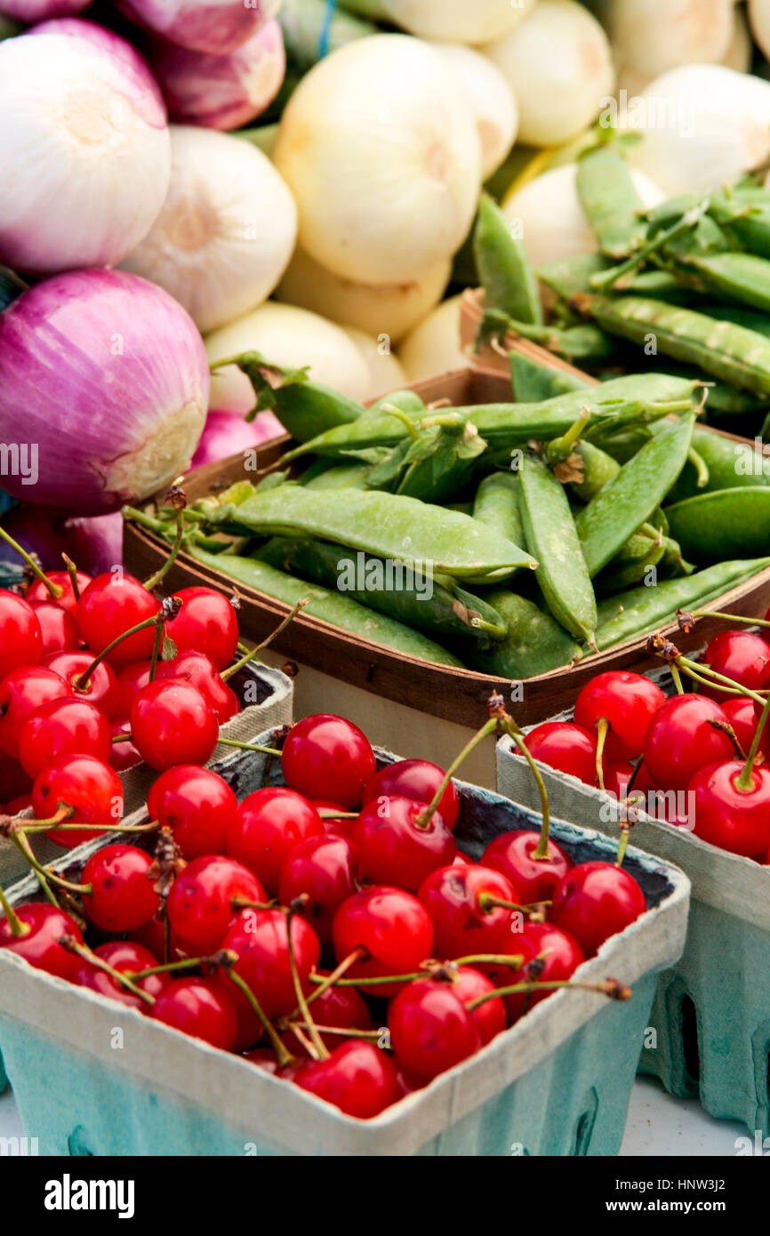 Cartons of fresh vegetables at market Stock Photo - Alamy