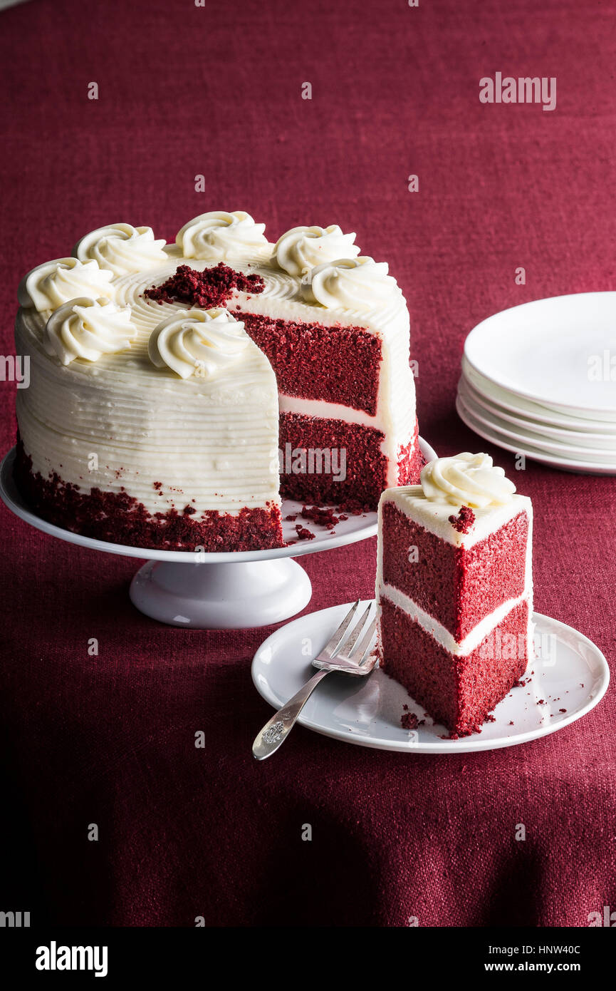 Red velvet cake hi-res stock photography and images - Alamy