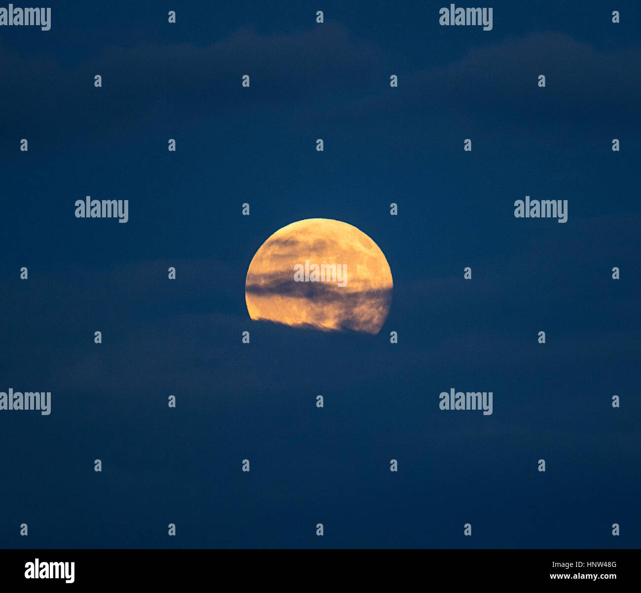 Full moon night sky cloud hi-res stock photography and images - Alamy