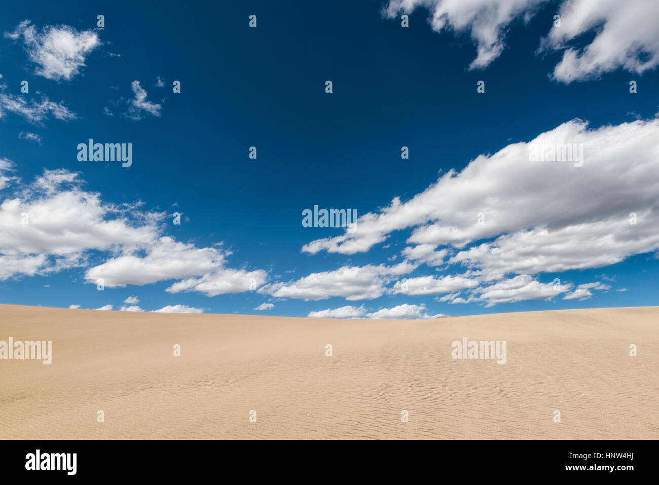 Barren desert hi-res stock photography and images - Alamy