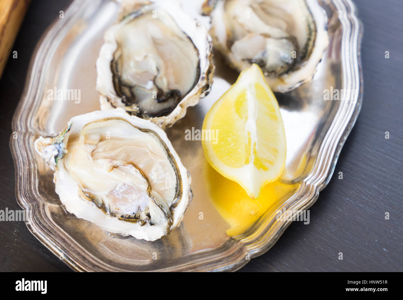 Opened oyster shells background hi-res stock photography and images - Alamy