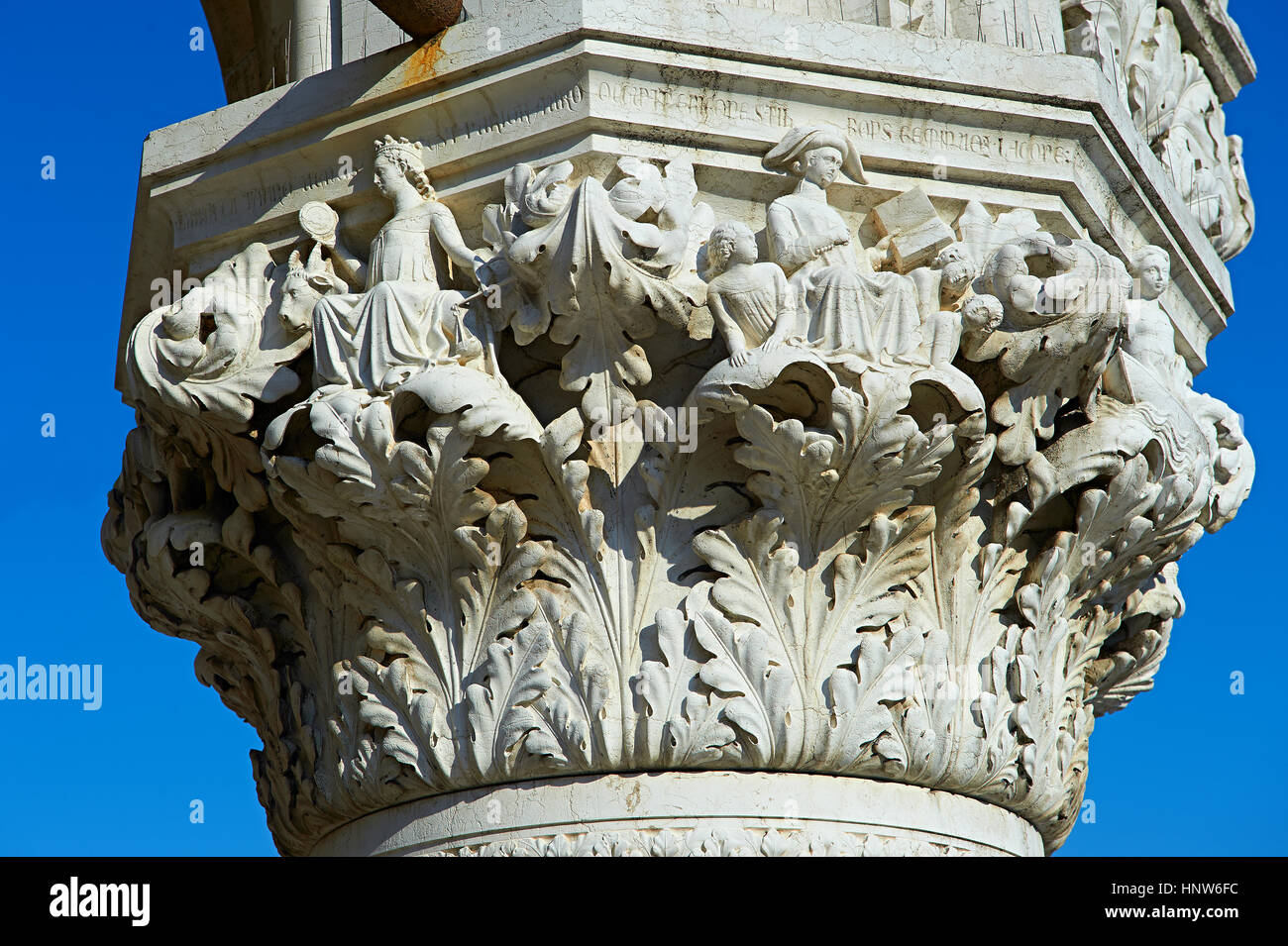 Column capital 14th century hi-res stock photography and images - Alamy