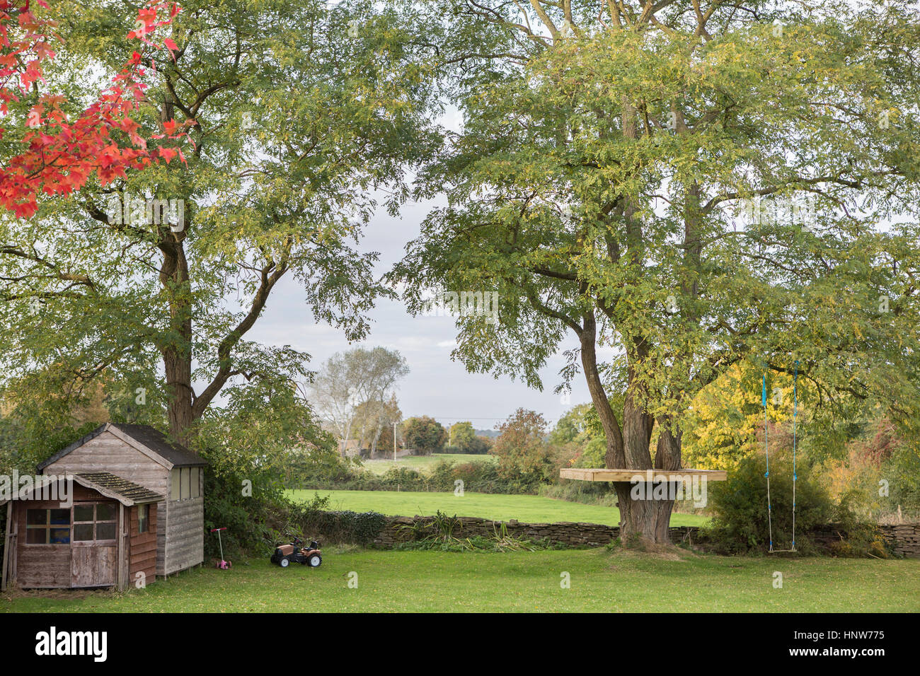 British countryside garden tree hi-res stock photography and images - Alamy