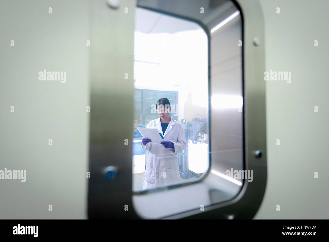 Chinese laboratory hi-res stock photography and images - Alamy