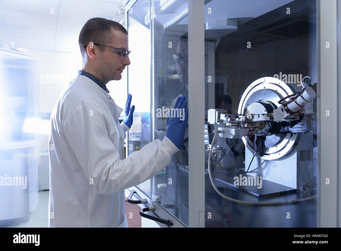 Man x ray machine hi-res stock photography and images - Alamy