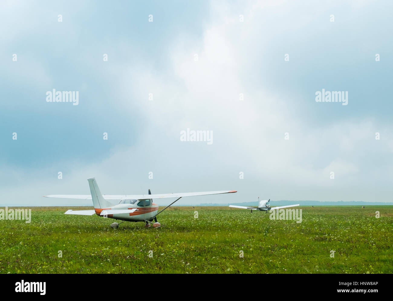 Light aircraft flying hi-res stock photography and images - Alamy