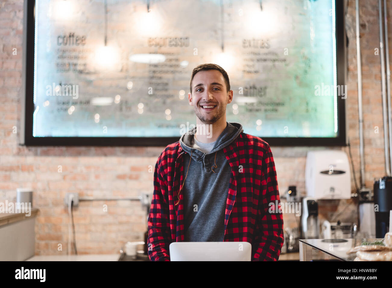 Man cash register hi-res stock photography and images - Alamy