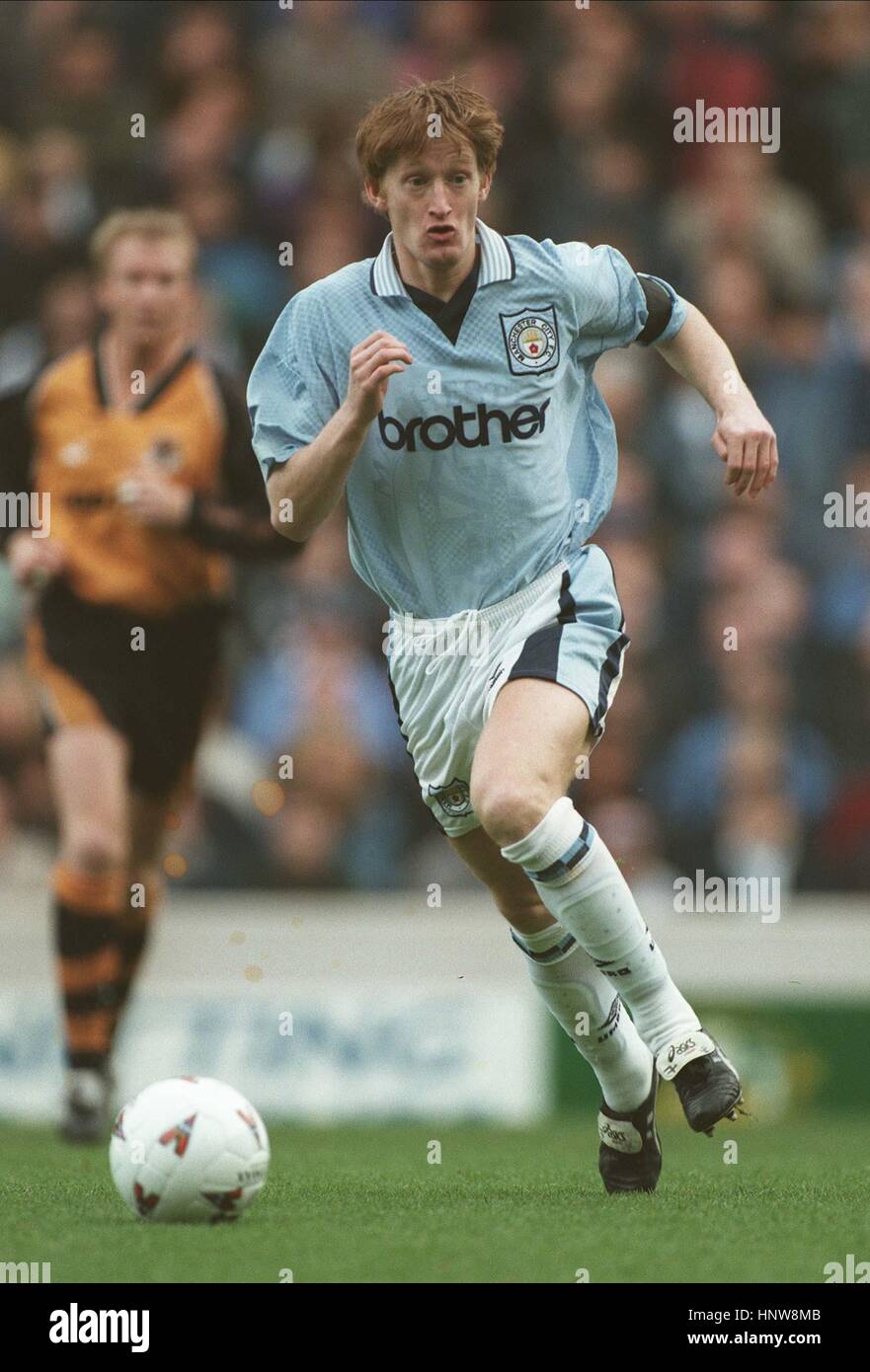 STEVE LOMAS MANCHESTER CITY FC 28 October 1996 Stock Photo - Alamy