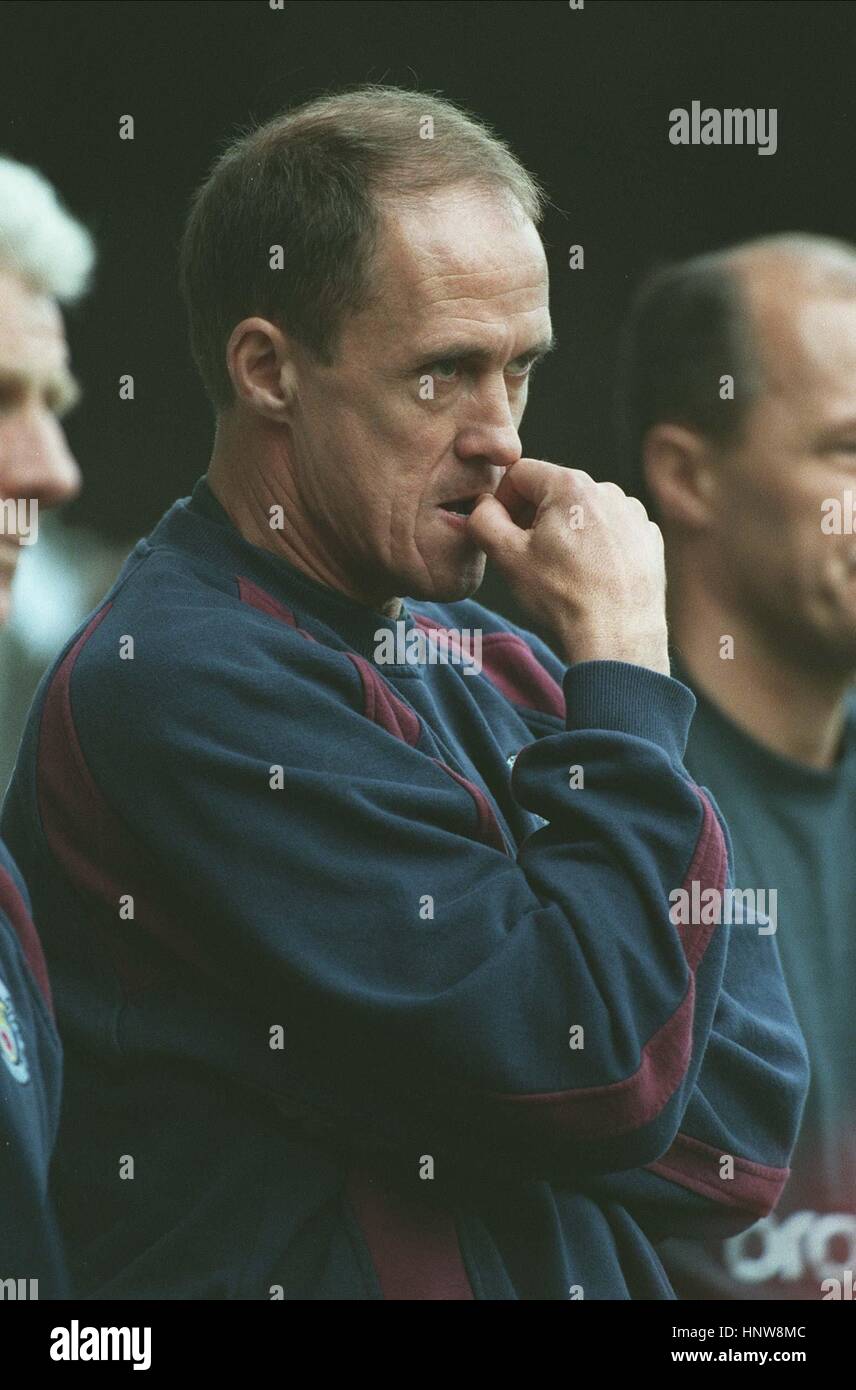PHIL NEAL MANCHESTER CITY ASSISTANT MAN. 28 October 1996 Stock Photo ...