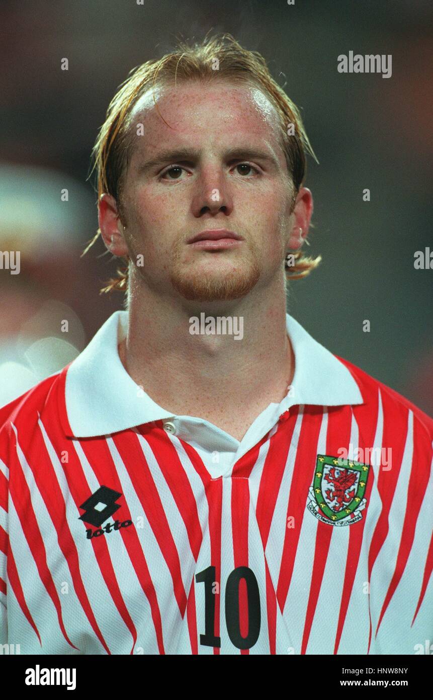 JOHN HARTSON WALES & ARSENAL FC 18 November 1996 Stock Photo - Alamy
