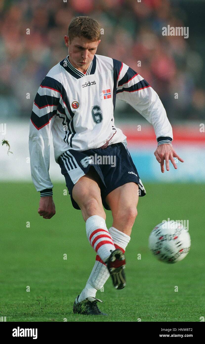 TORE ANDRE FLO NORWAY & SK BRANN 13 November 1996 Stock Photo - Alamy