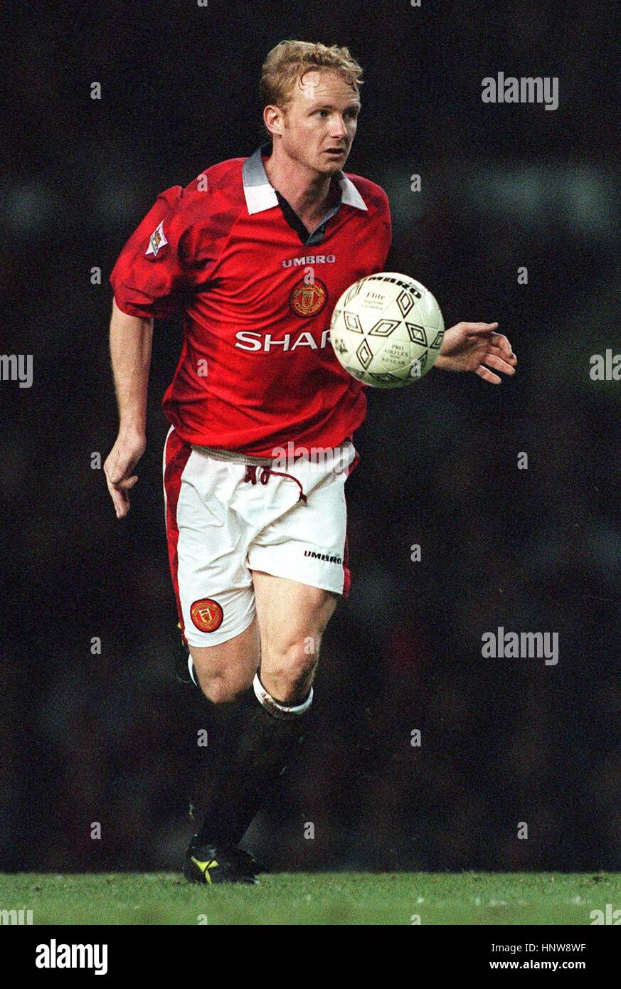 DAVID MAY MANCHESTER UNITED FC 02 December 1996 Stock Photo - Alamy