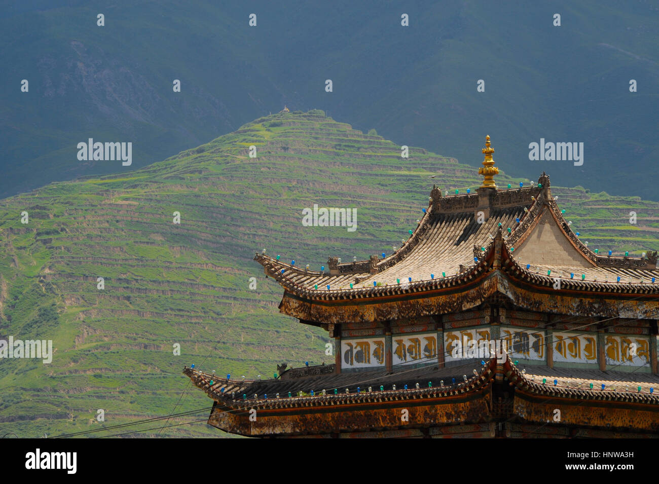 Temple roof and eaves, Longwu Buddhist Temple Stock Photo - Alamy
