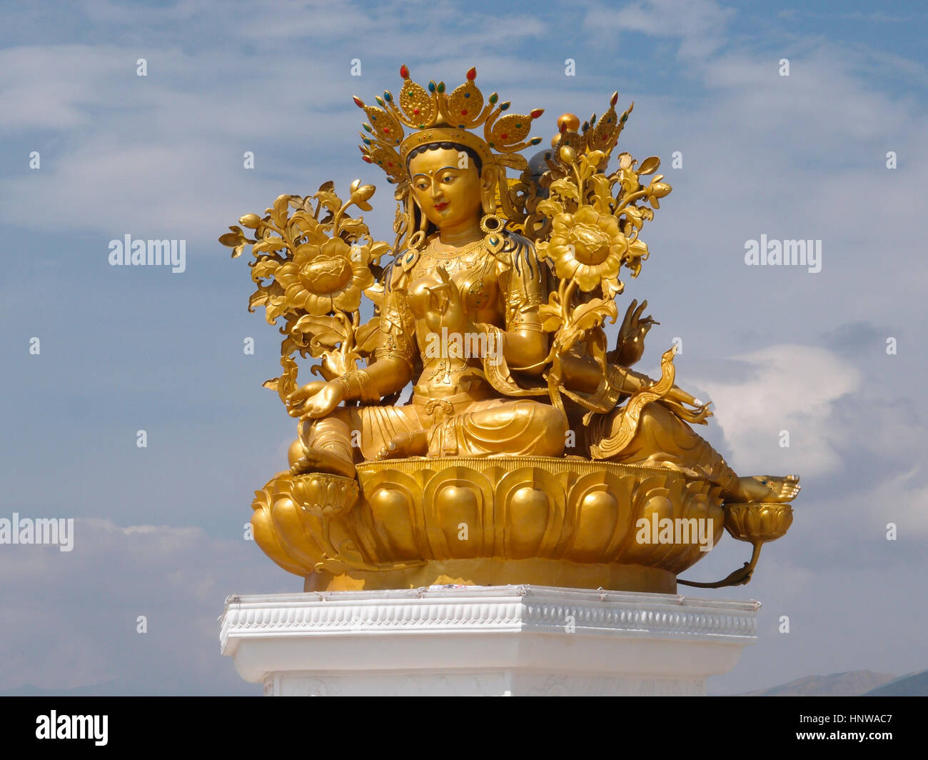Goddess tara statue hi-res stock photography and images - Alamy