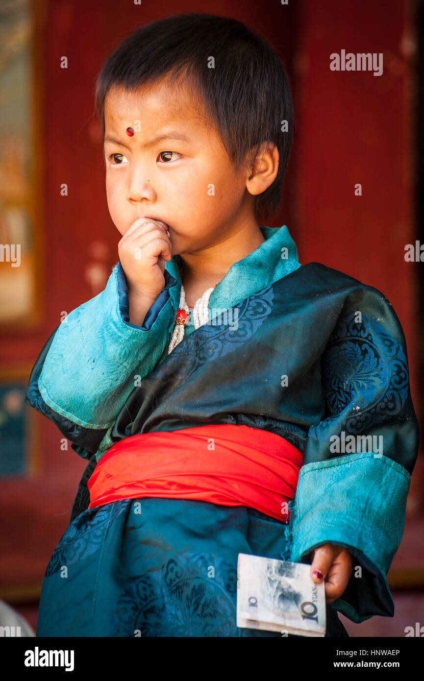 Traditional dress blue boy hi-res stock photography and images - Alamy