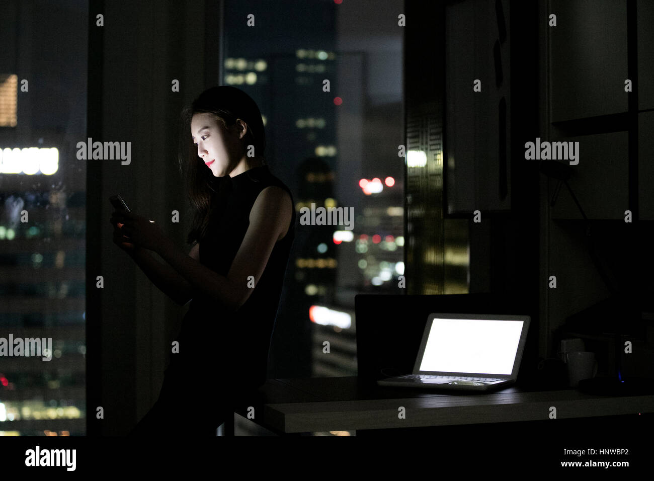 Women using smartphone laptop hi-res stock photography and images - Alamy