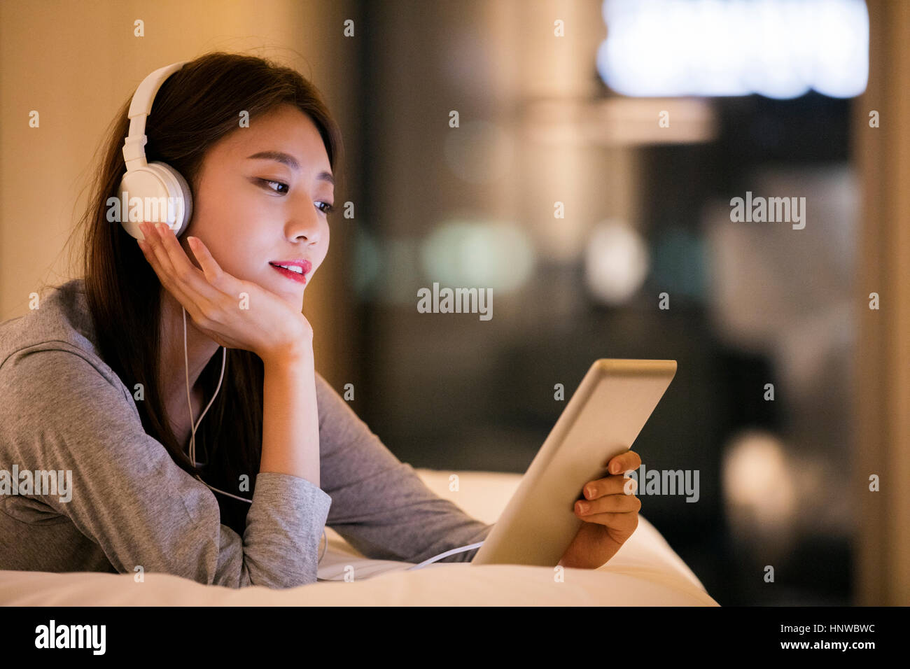 Tablet woman bed night hi-res stock photography and images - Alamy