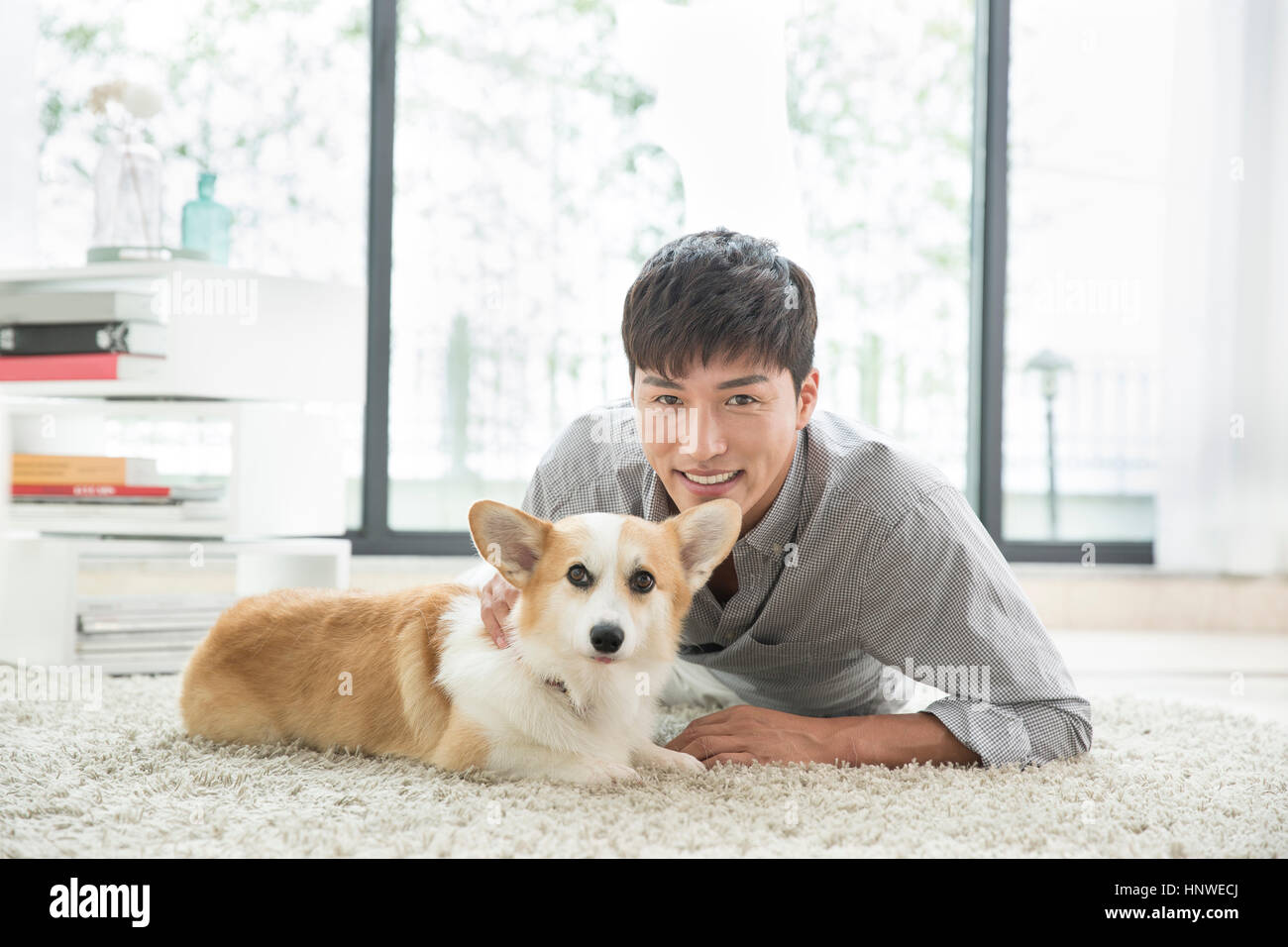 Man relaxing with pet hi-res stock photography and images - Alamy