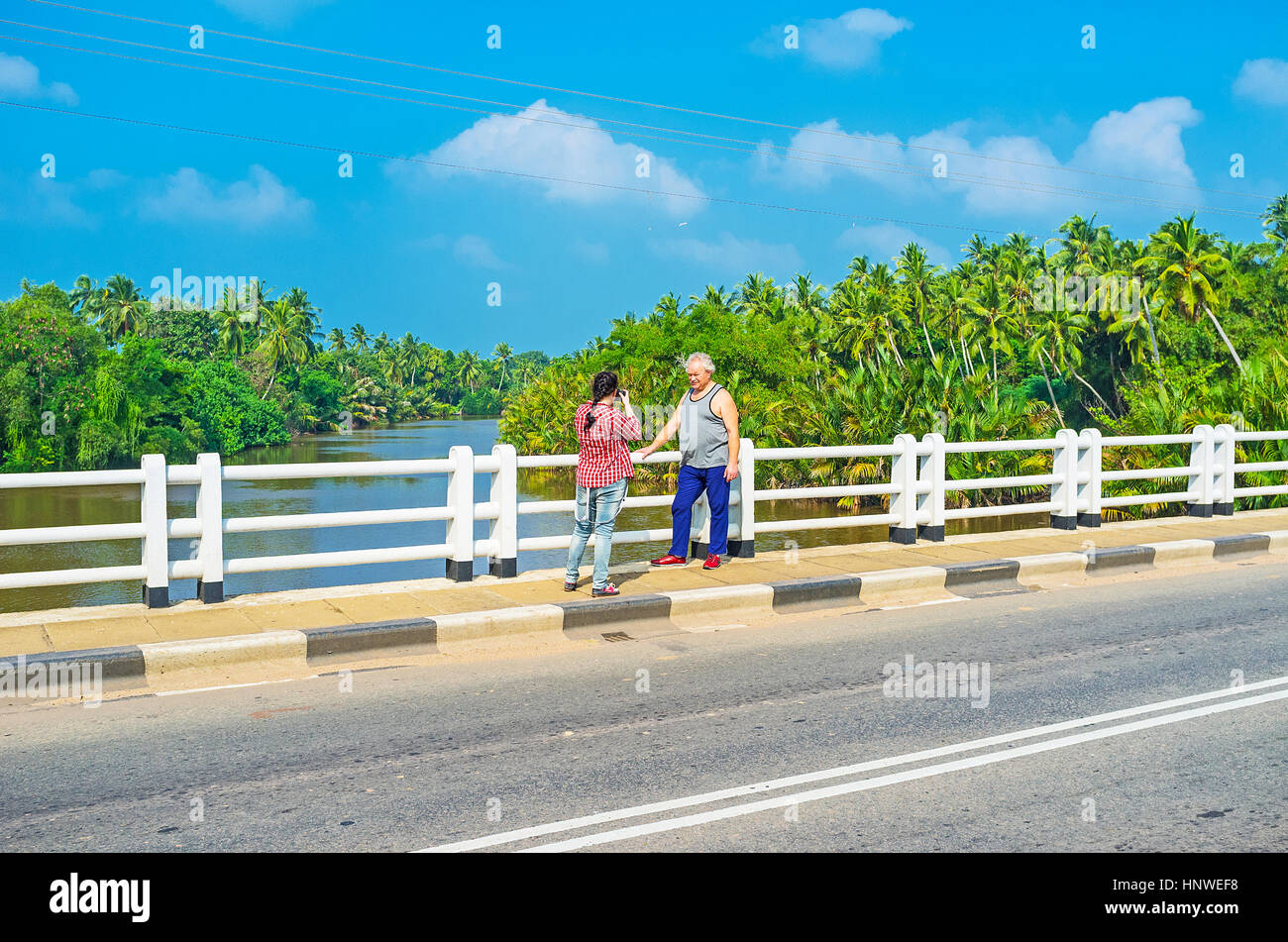 NAINAMADAMA, SRI LANKA - NOVEMBER 25, 2016: The tourists make pictures ...