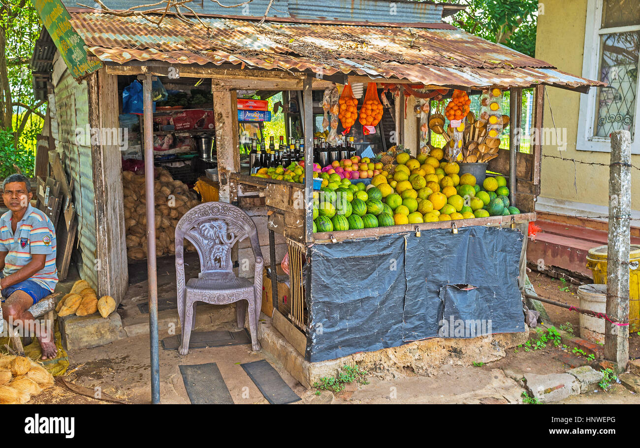 Roadside drinks stall hi-res stock photography and images - Alamy