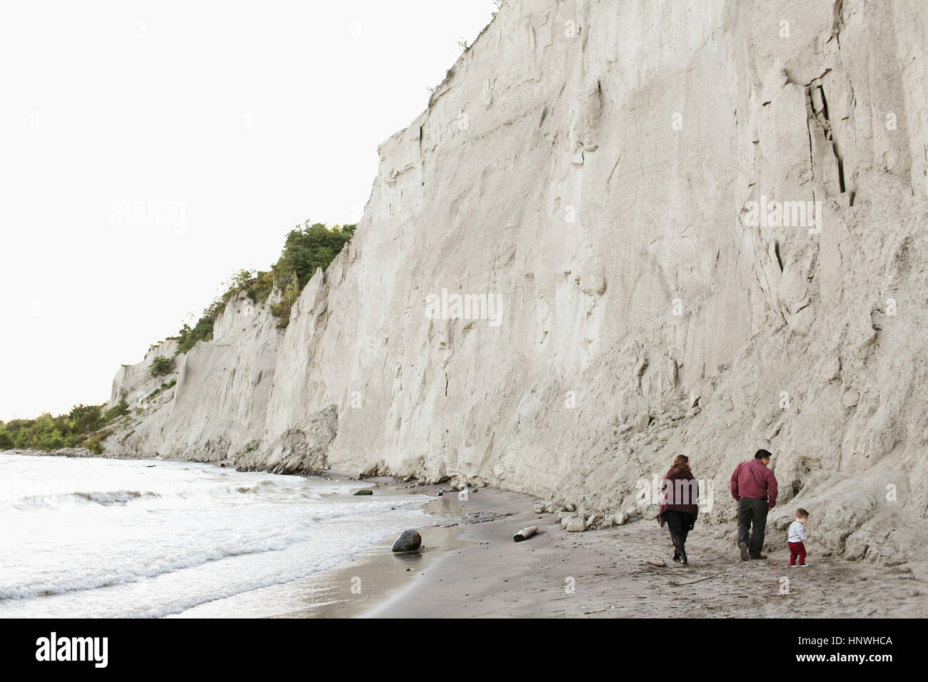 Man on edge of cliffs hi-res stock photography and images - Alamy