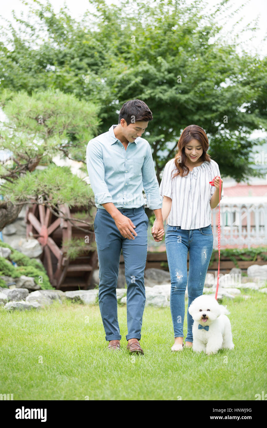 Cute young couple holding hi-res stock photography and images - Alamy