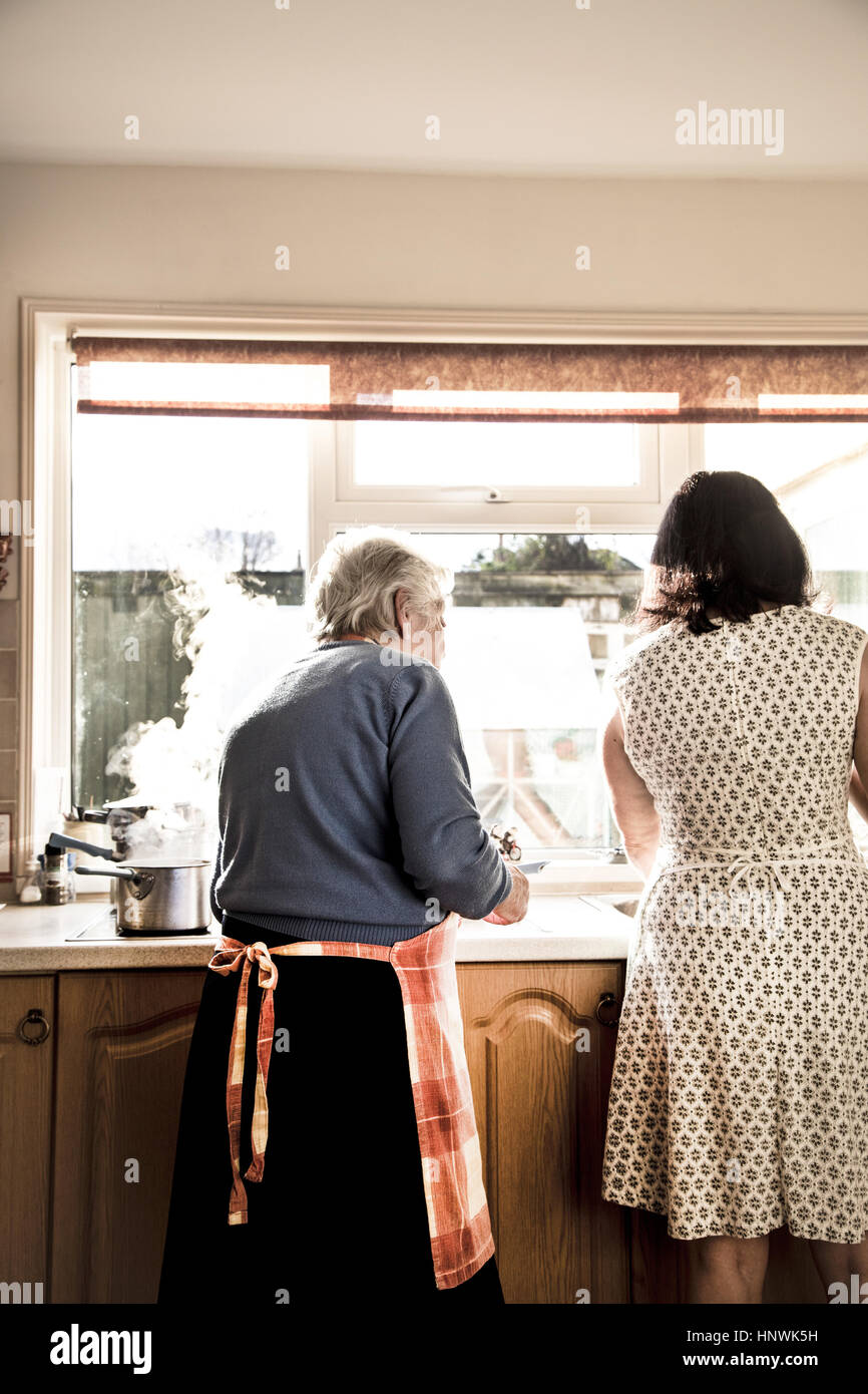 Daughter washing dishes hi-res stock photography and images - Alamy