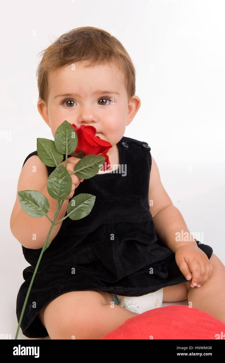 Model release, Kleinkind mit roter Rose - little child with red rose ...