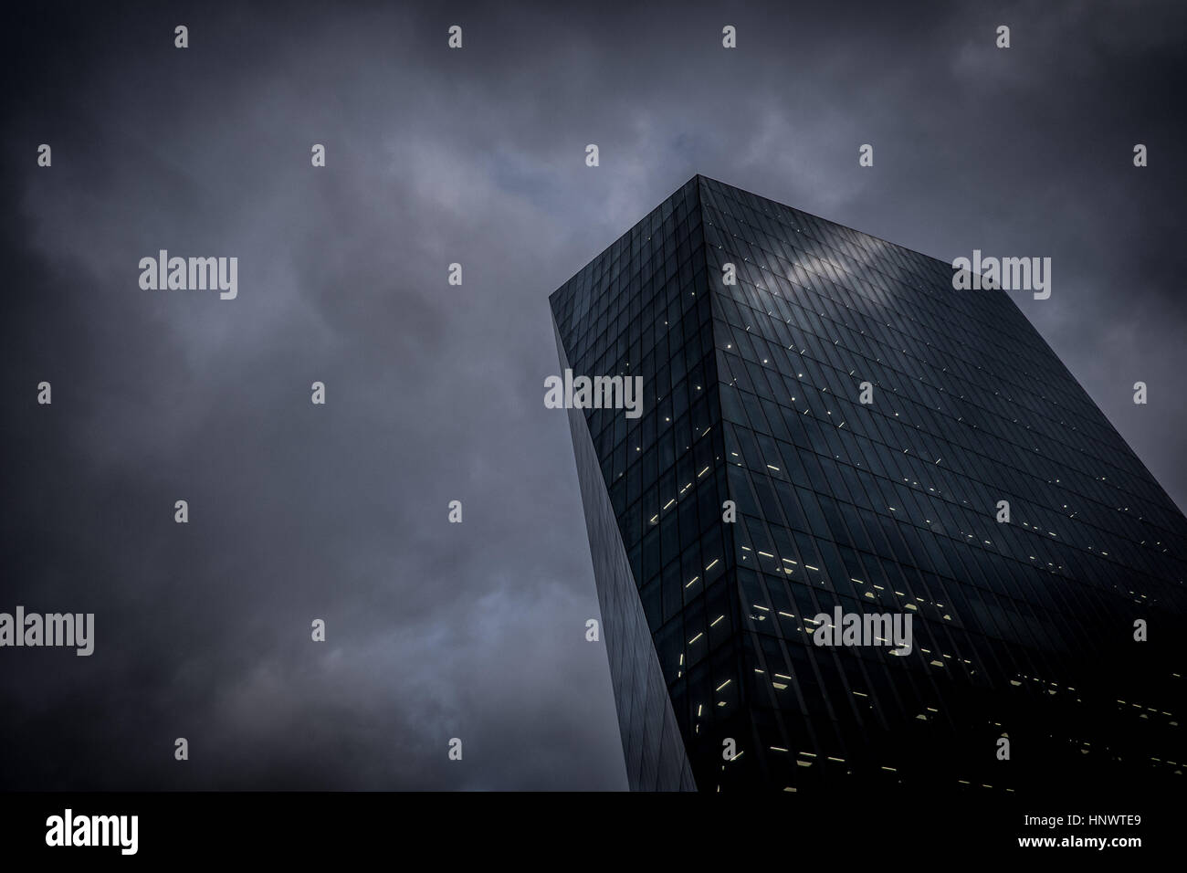 Black cube london hi-res stock photography and images - Alamy