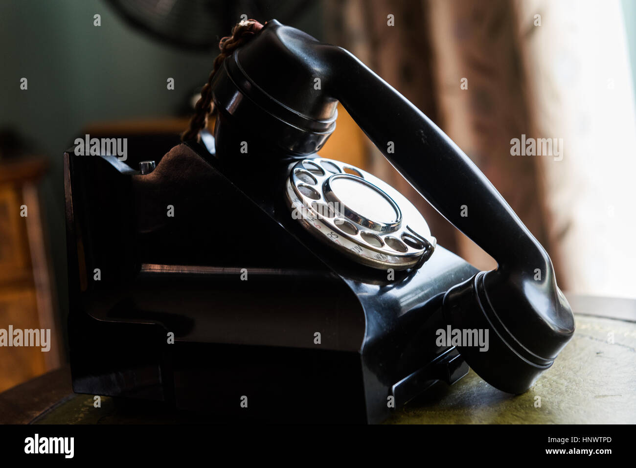 British bakelite telephone hi-res stock photography and images - Alamy