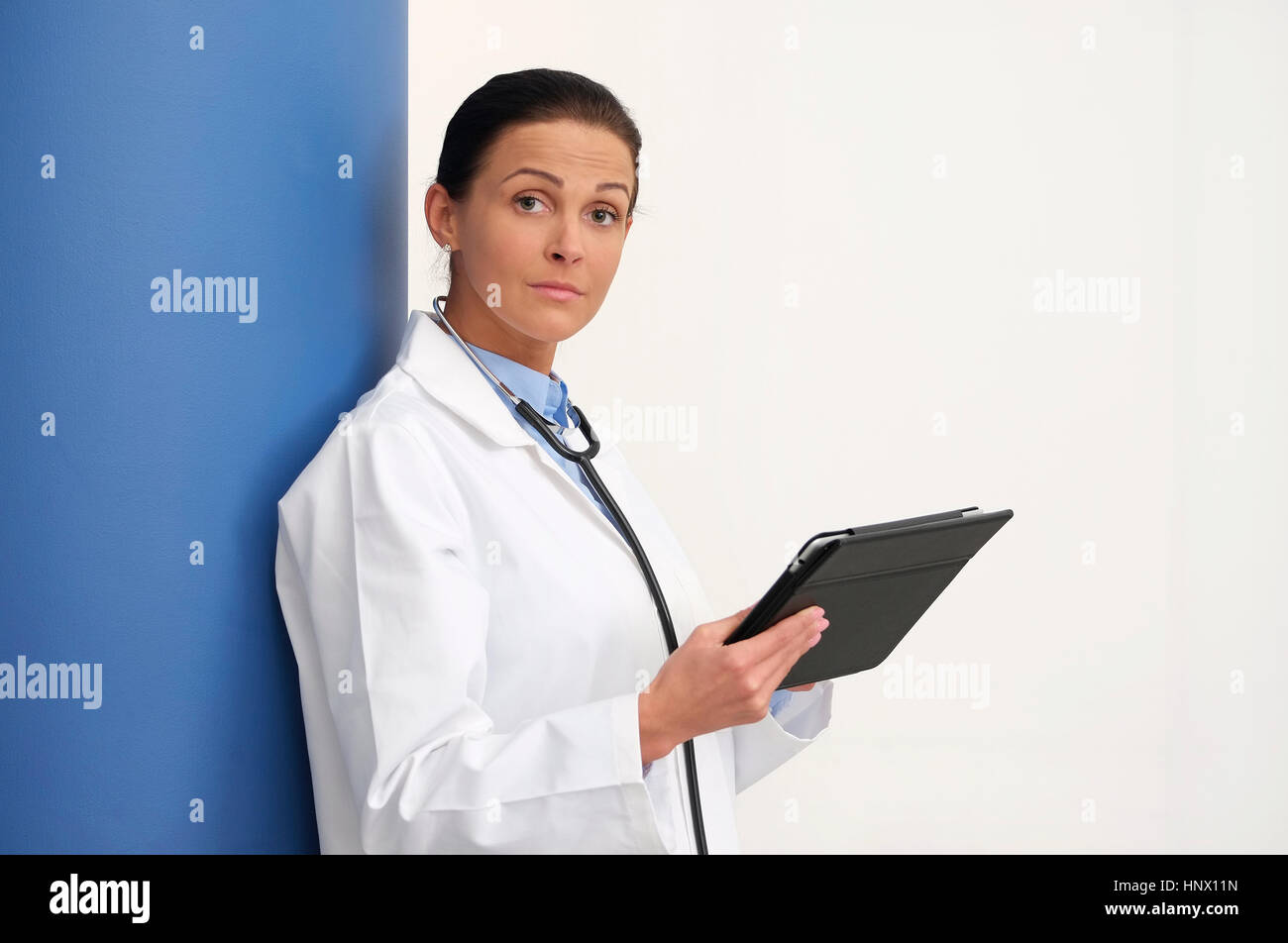Person using ipad hospital hi-res stock photography and images - Alamy