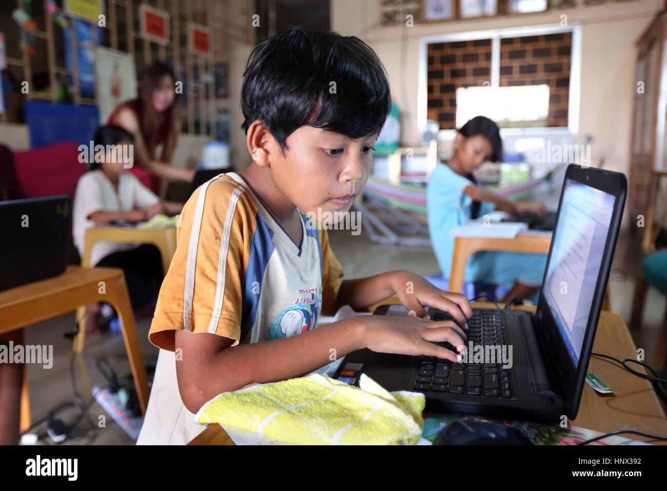 Poor asia child computer hi-res stock photography and images - Alamy